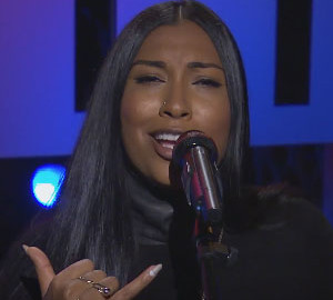 Melanie Fiona Performs "4AM" Live On The Honda Stage - TorontoRappers.com
